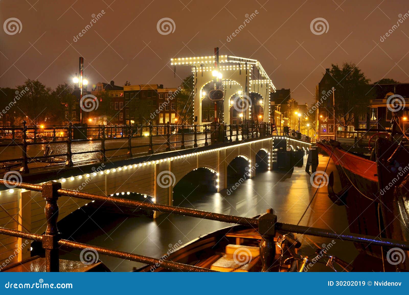 Magere Brug, Amsterdam stock image. Image of night, river - 30202019