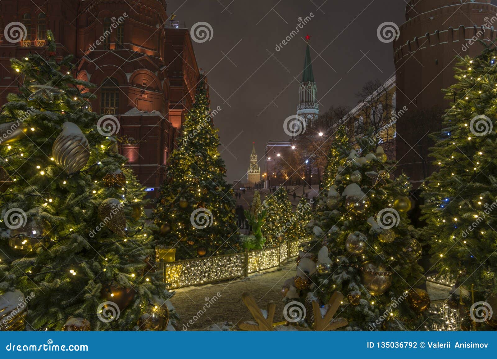 Night View of the Moscow Kremlin and Christmas Trees in the Lights ...