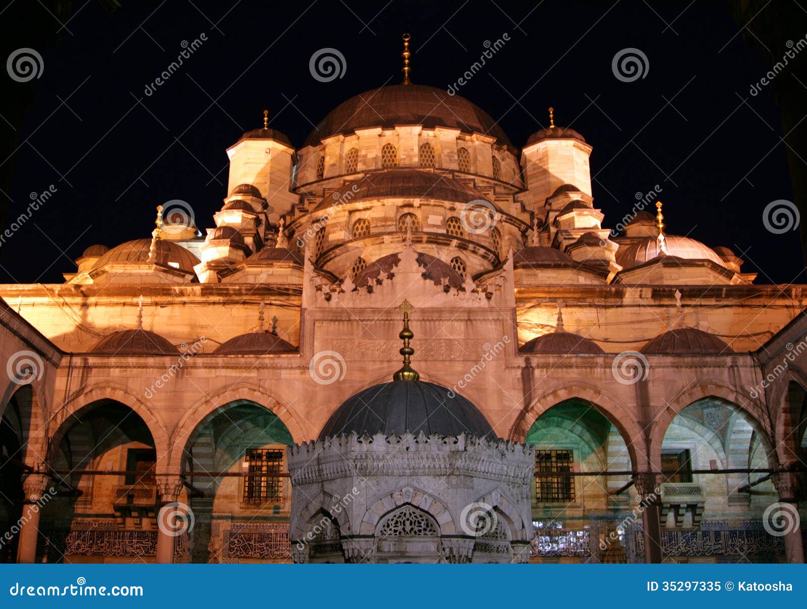 Night view of New Mosque stock image. Image of marmara - 35297335