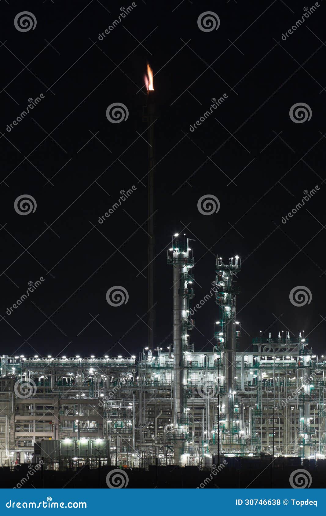 Night View of an Oil Refinery Plant Stock Photo - Image of ...