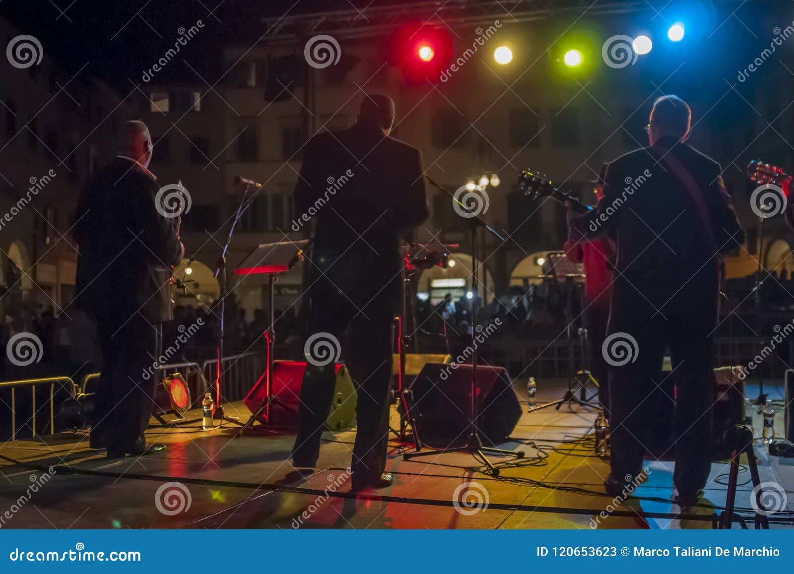 Night View of an Outdoor Concert from the Back of the Stage Editorial ...