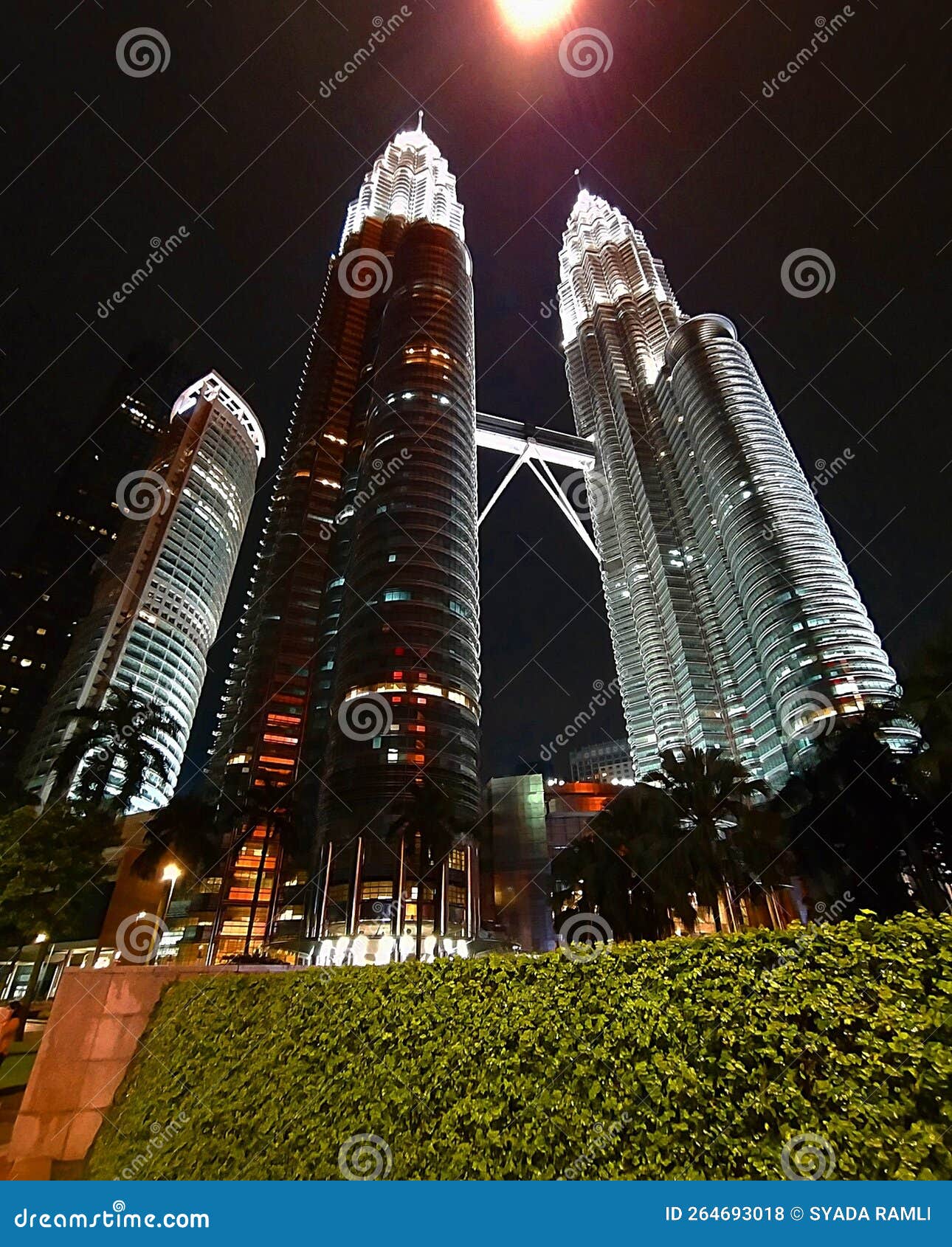 Night View of Petronas Twin Tower Editorial Stock Photo - Image of ...
