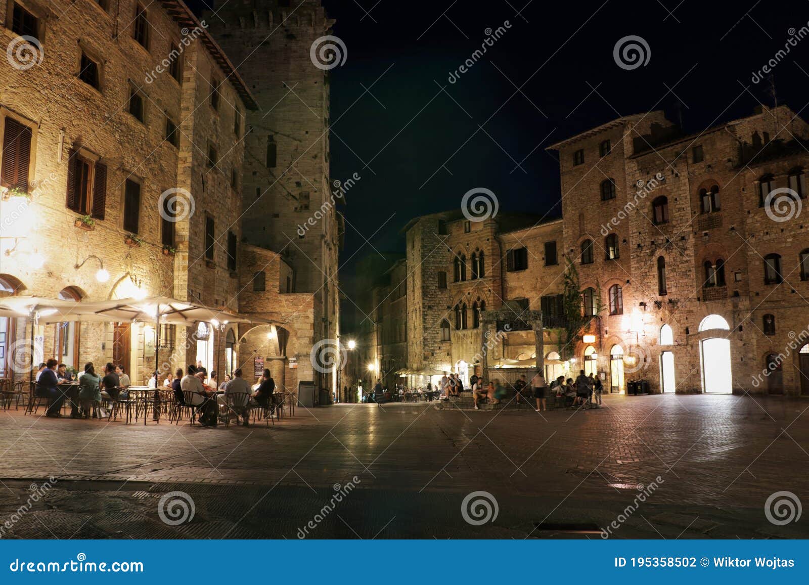Piazza Della Cisterna in San Gimignano Italy at Night Editorial ...