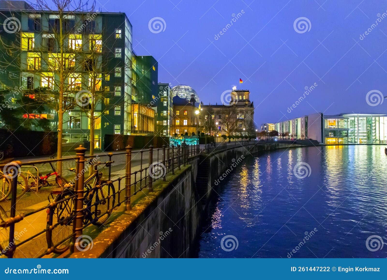 Night View on the Spree River in Berlin, Germany Editorial Photography ...