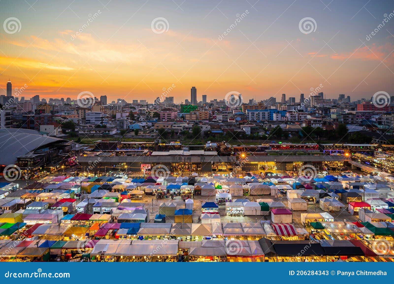 Night View of the Train Night Market Ratchada Editorial Stock Photo ...