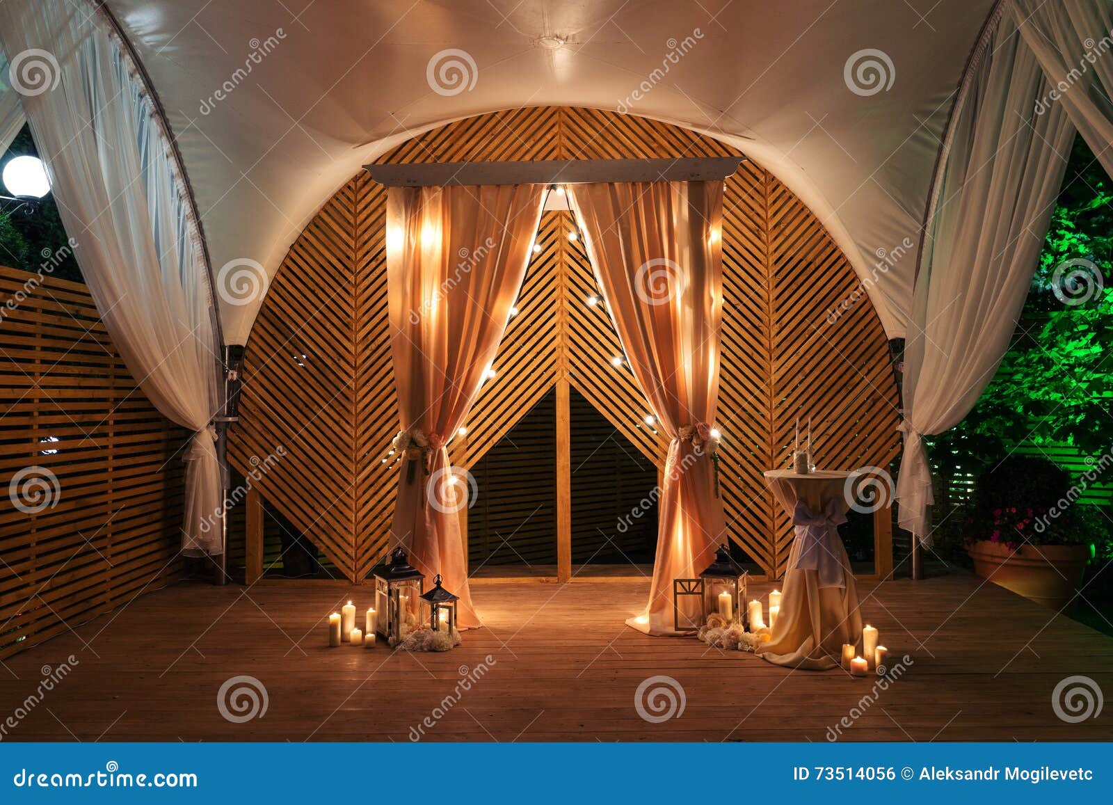 Night Wedding Arch Illuminated Light Bulbs Stock Photo - Image of ...