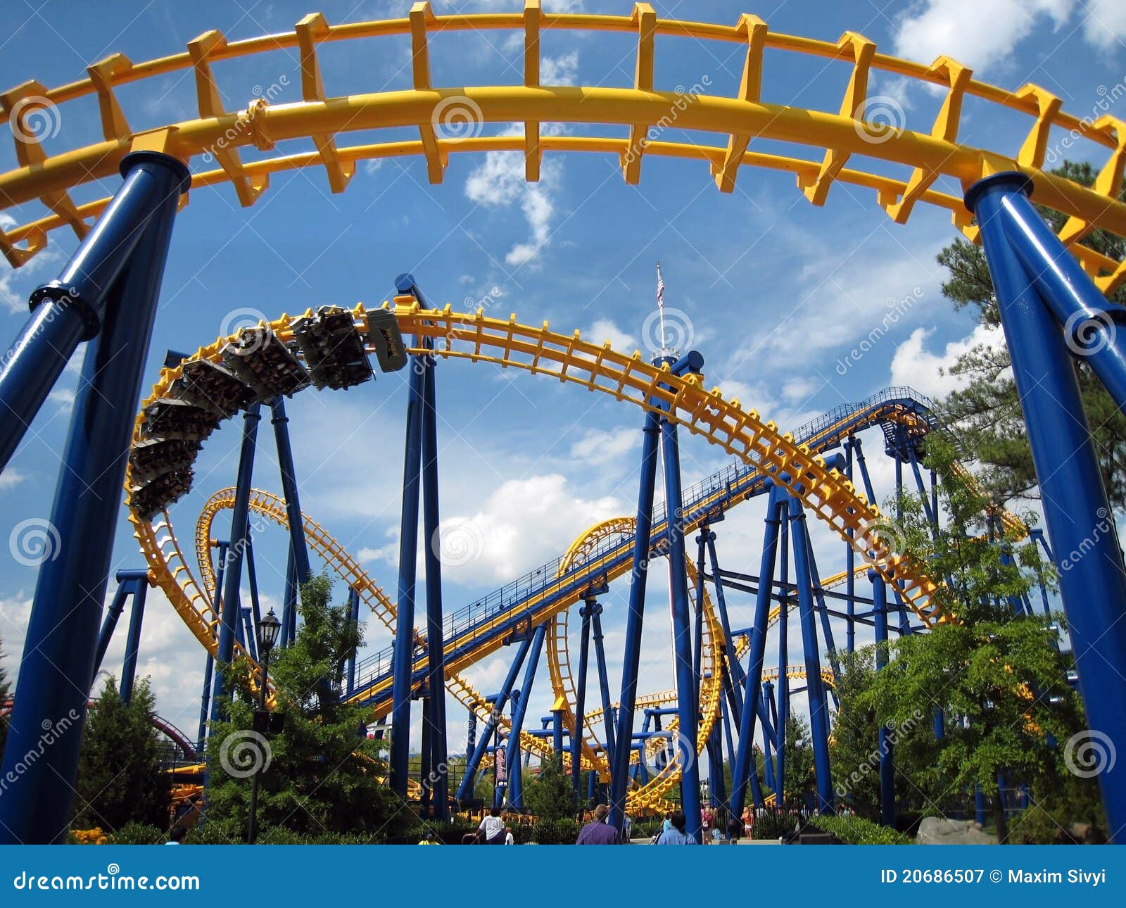 Nighthawk coaster editorial photography. Image of rollercoaster - 20686507