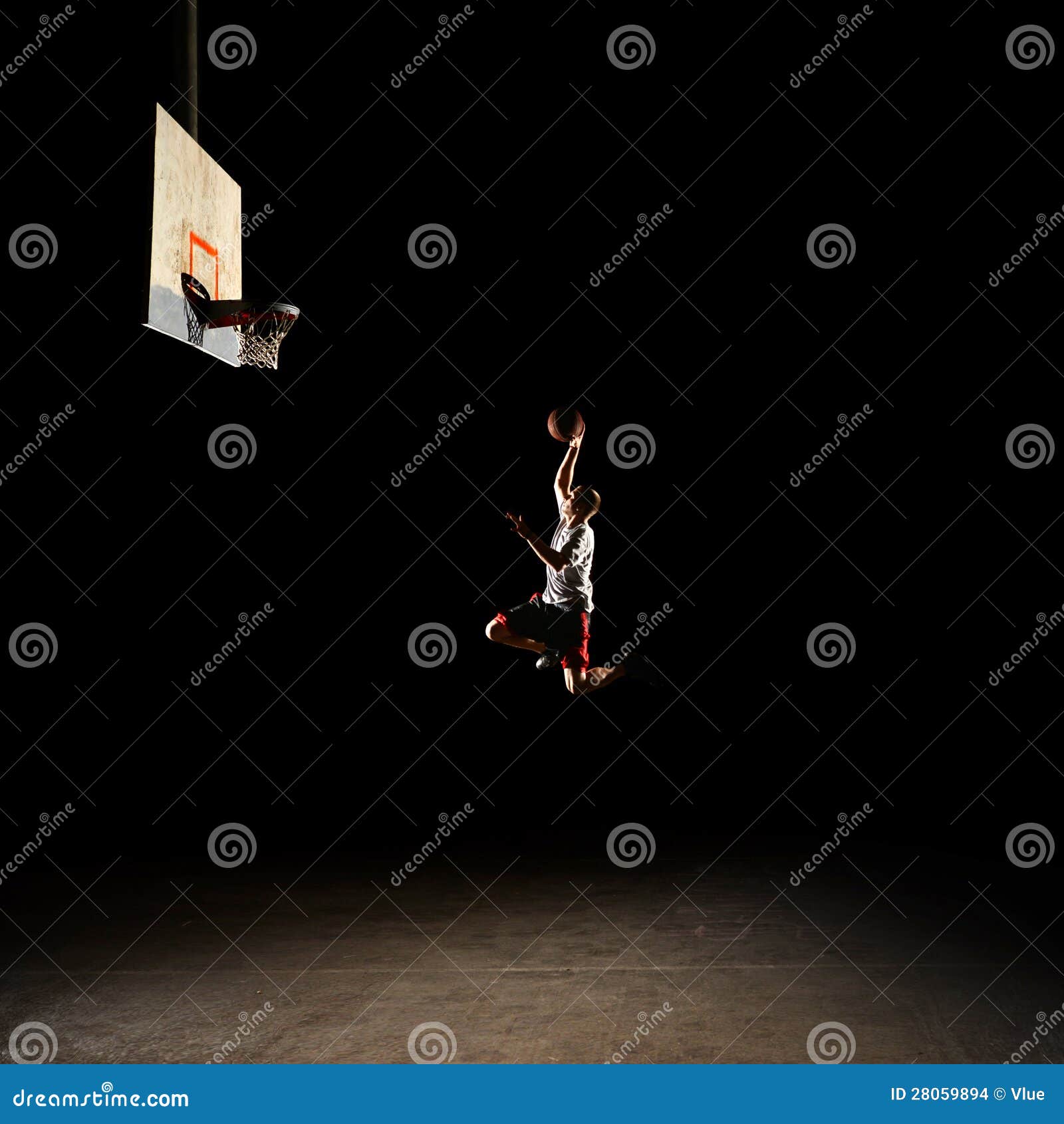Nighttime Basketball Player Stock Photo - Image of baller, game: 28059894