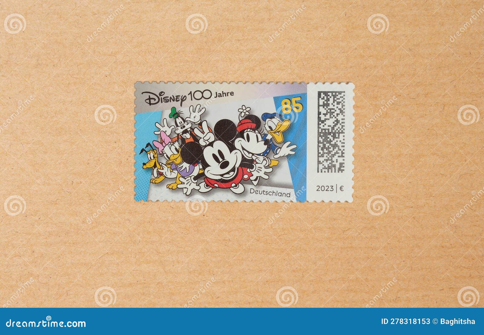 Disney Characters Show In Front Of Cinderella's Castle Editorial Photo ...