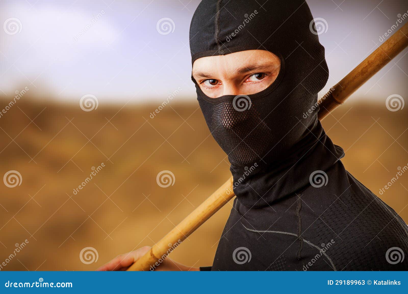 Ninja en máscara negra imagen de archivo. Imagen de primer - 29189963