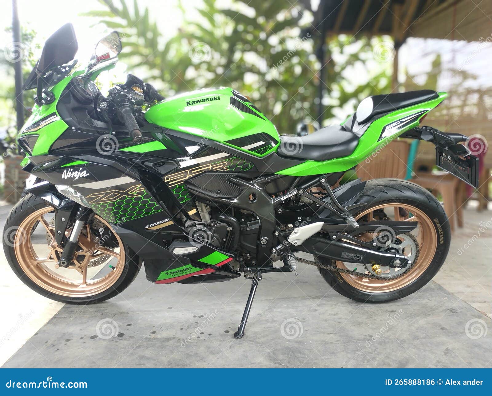 Ninja ZX25 R 4 silinder editorial photo. Image of motorcycle - 265888186