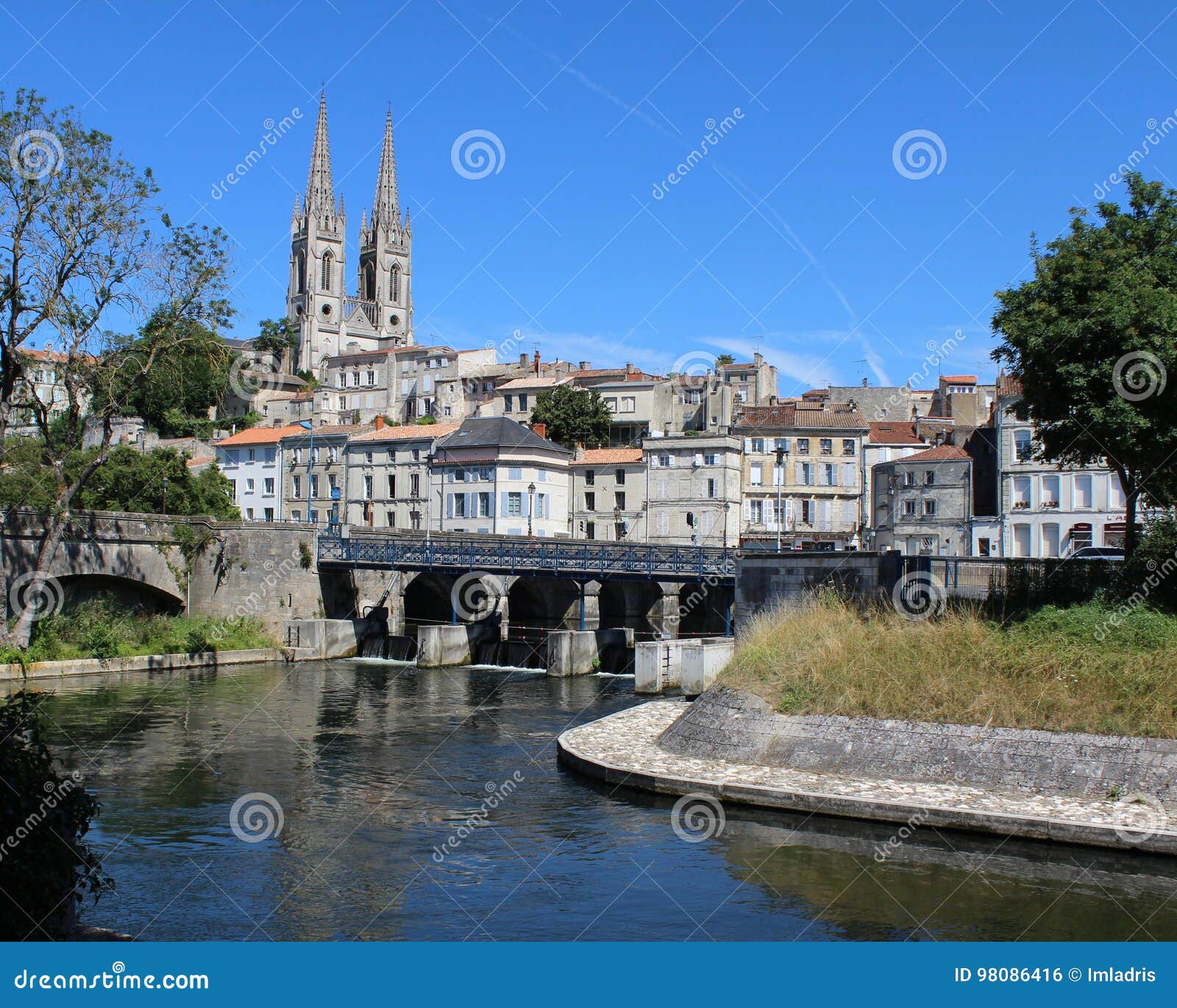 Niort, Francia foto editorial. Imagen de waterfront, visita - 98086416