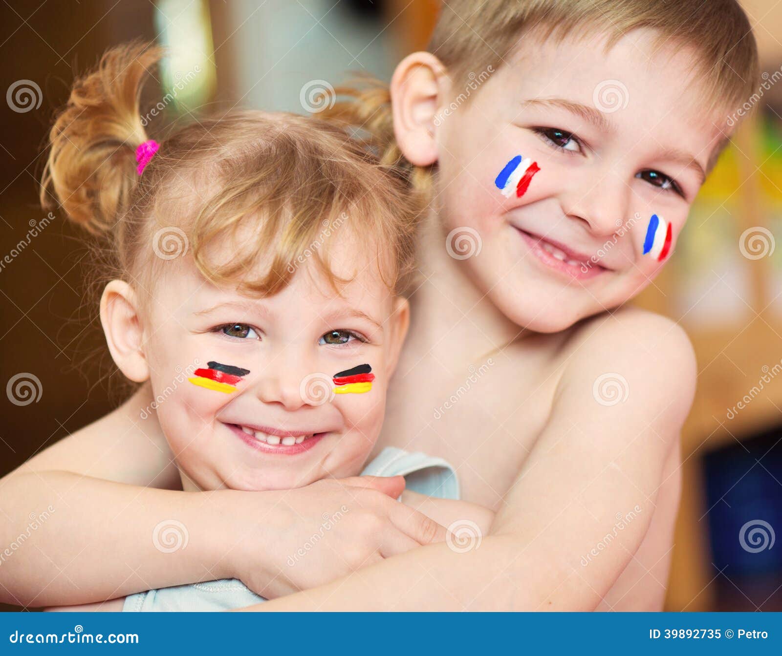 Niños Europeos Foto de archivo - Imagen: 39892735