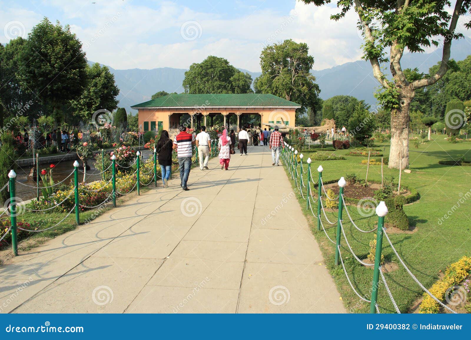 Nishat Bagh in Kashmir. editorial photography. Image of flower - 29400382
