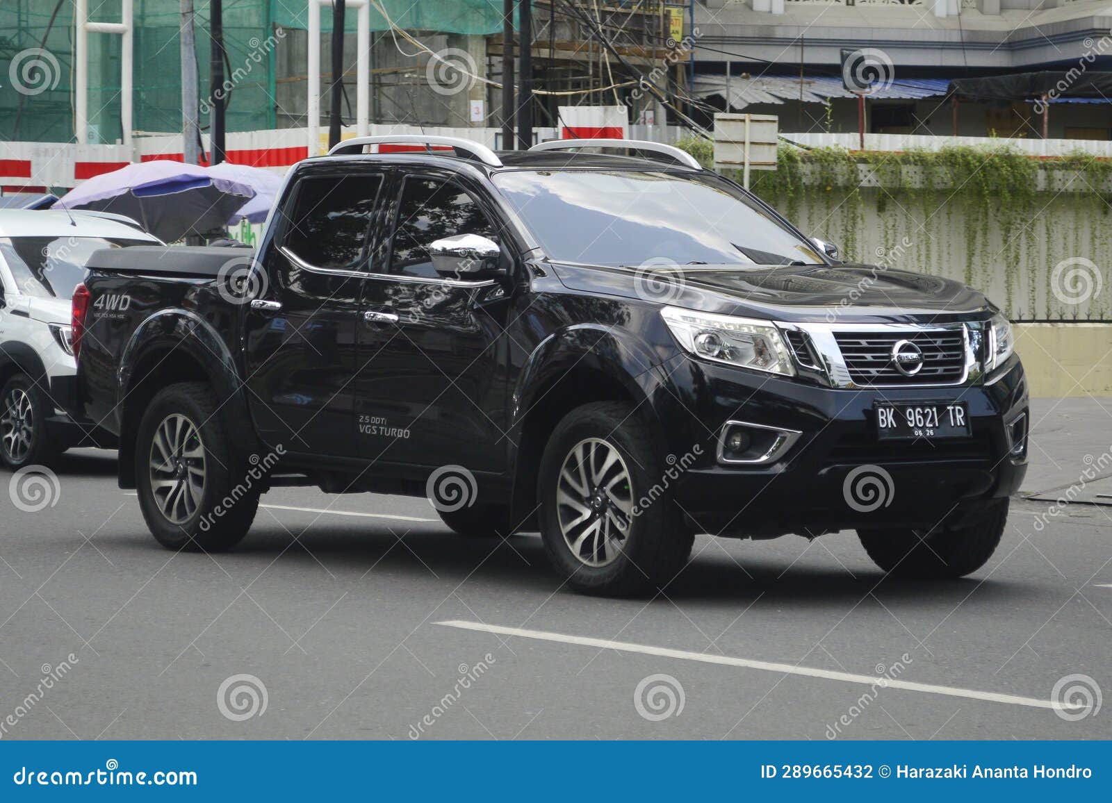 Nissan Navara 2.5 4WD Editorial Image | CartoonDealer.com #289665432