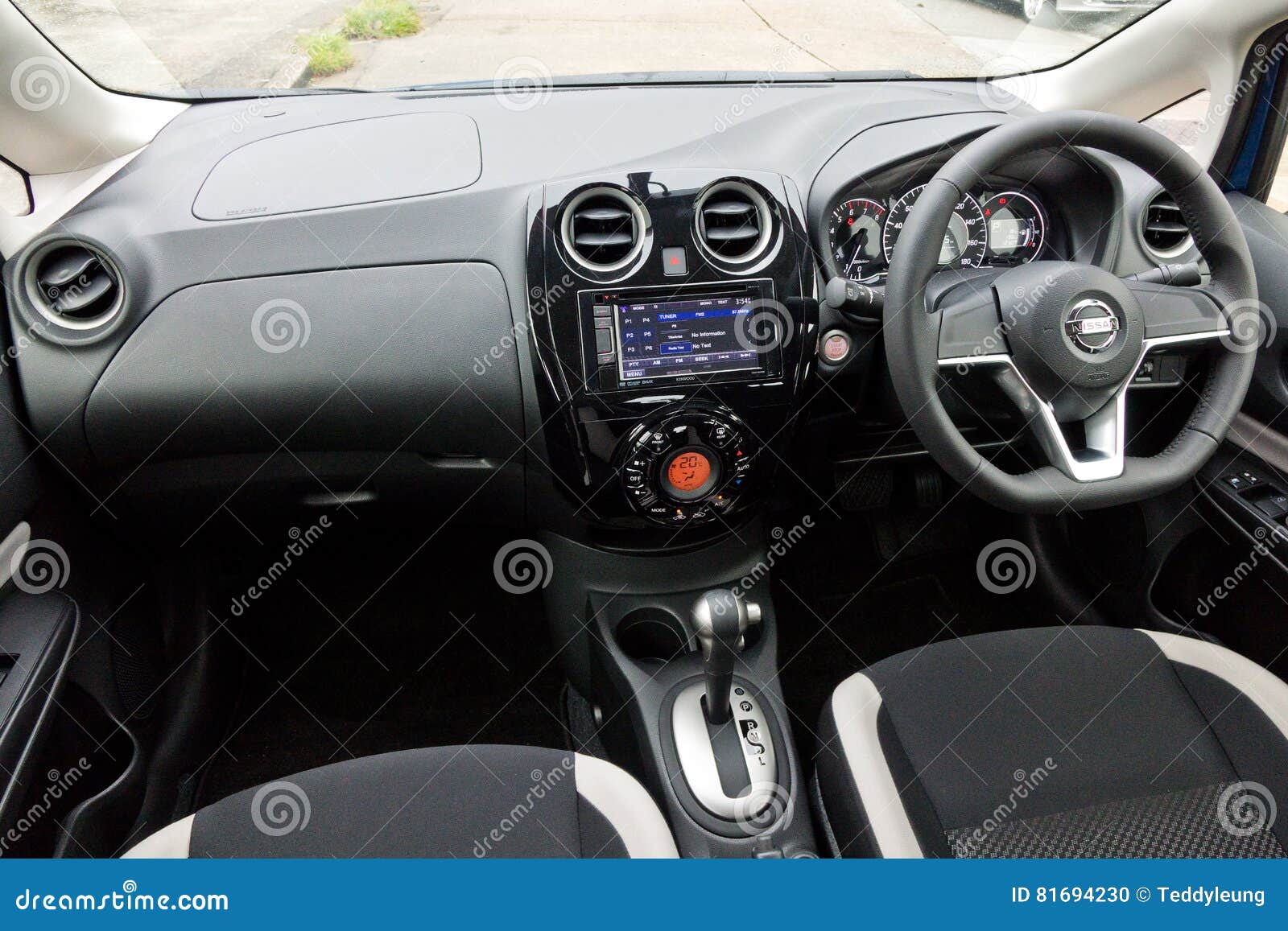 Nissan Note Interior imagen editorial. Imagen de moderno - 81694230