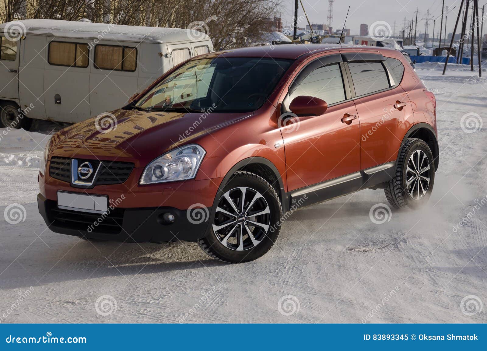 Nissan Qashqai in Red Color. this is Crossover that Combines Modark ...