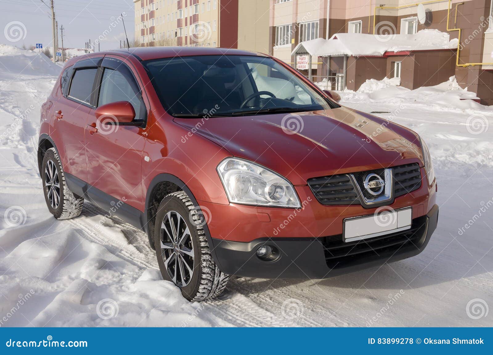 Nissan Qashqai in Red Color. this is Crossover that Combines Modark ...