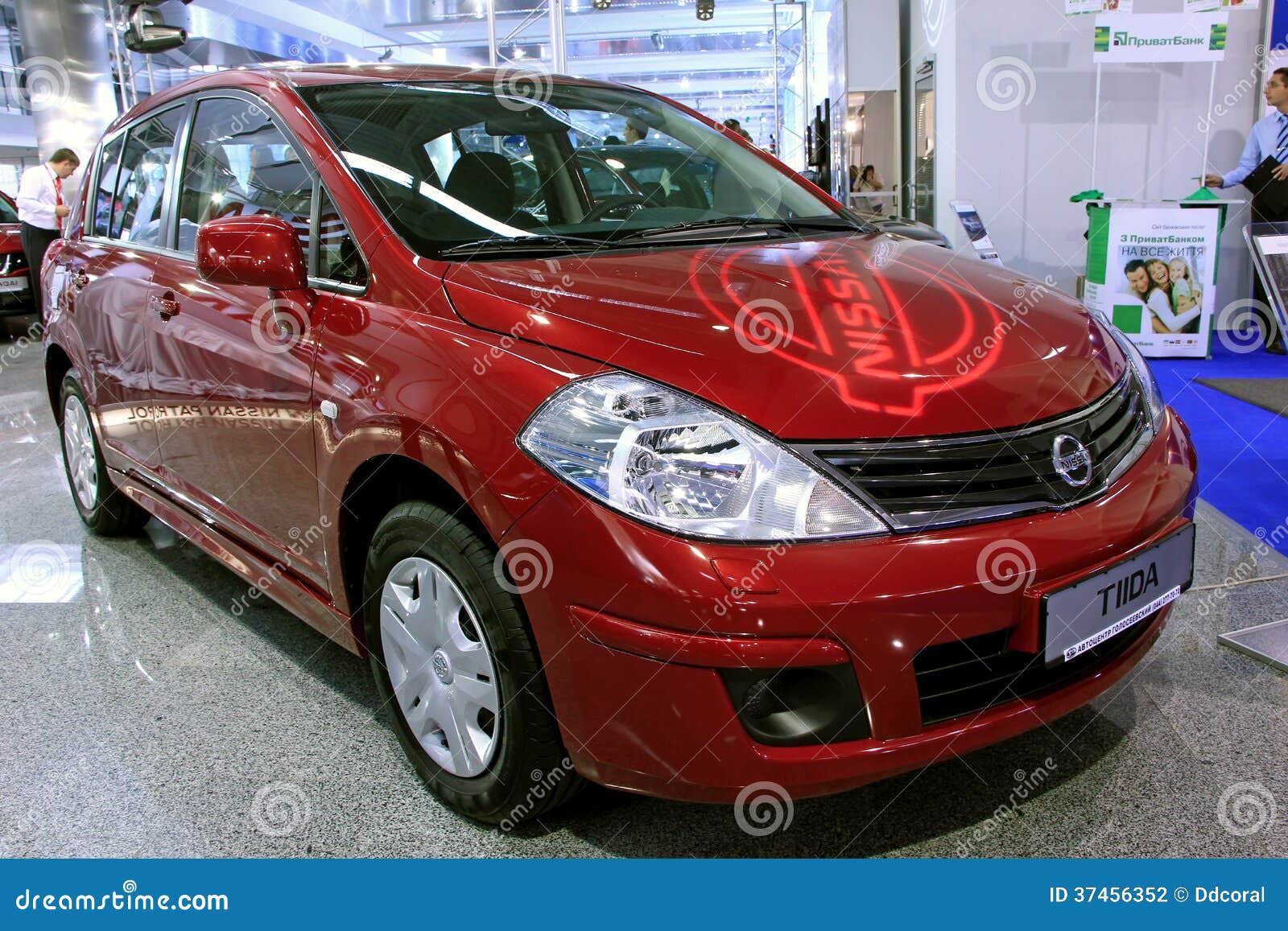 Nissan Tiida editorial photography. Image of autoshow - 37456352