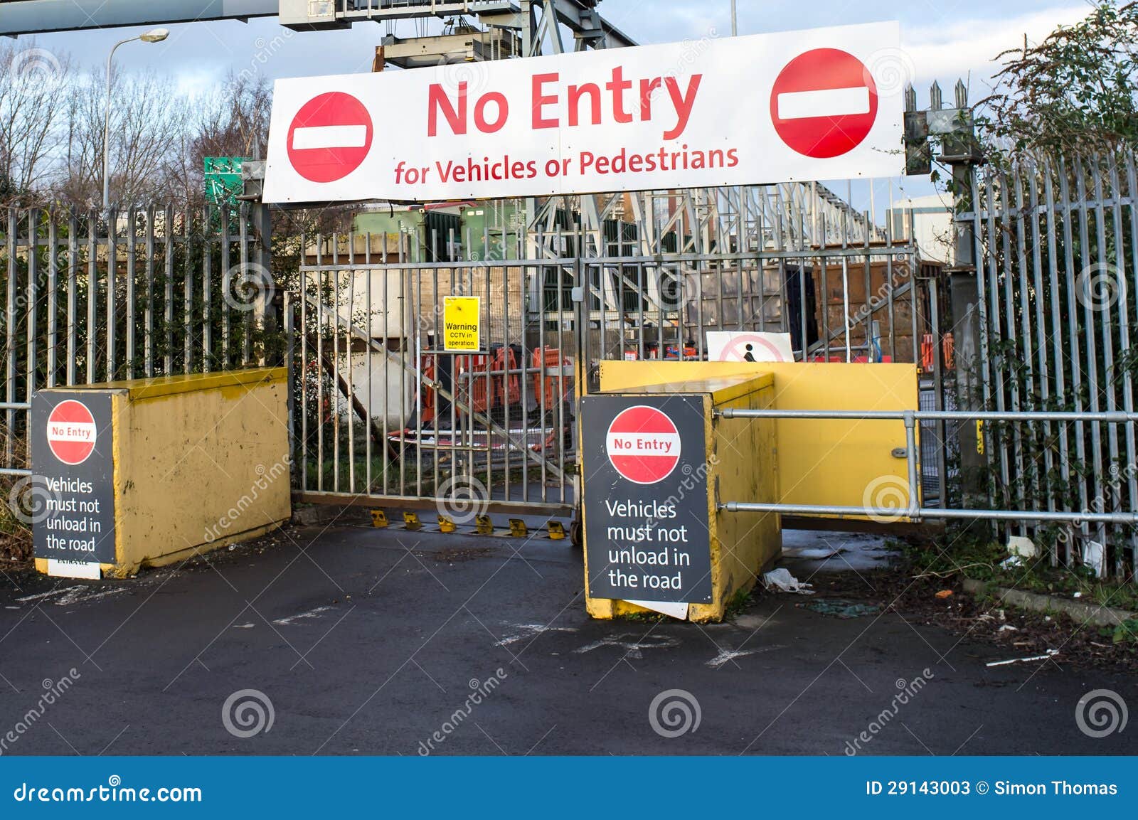 No Entry stock image. Image of vehicles, gate, trespassing - 29143003