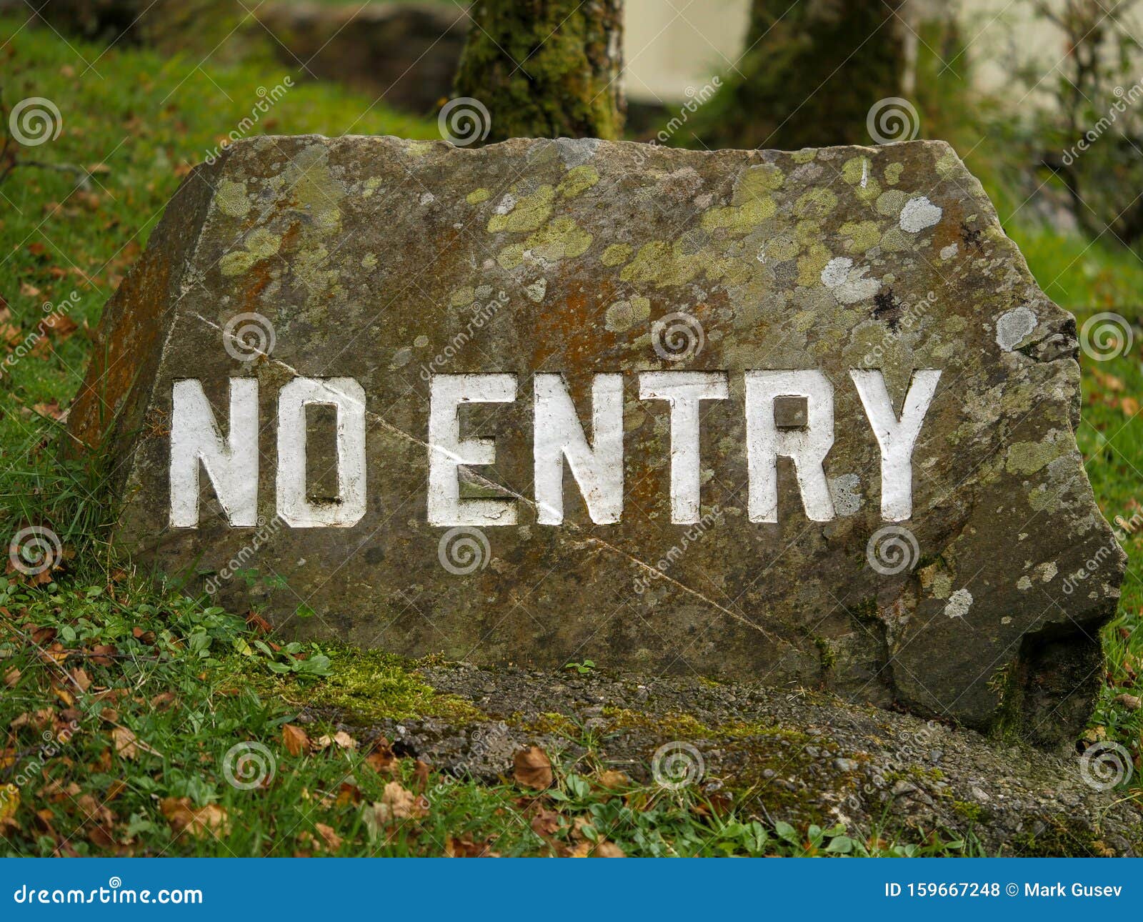 NO ENTRY Warning Sign Stencil With Yellow And Black Stripes Painted ...