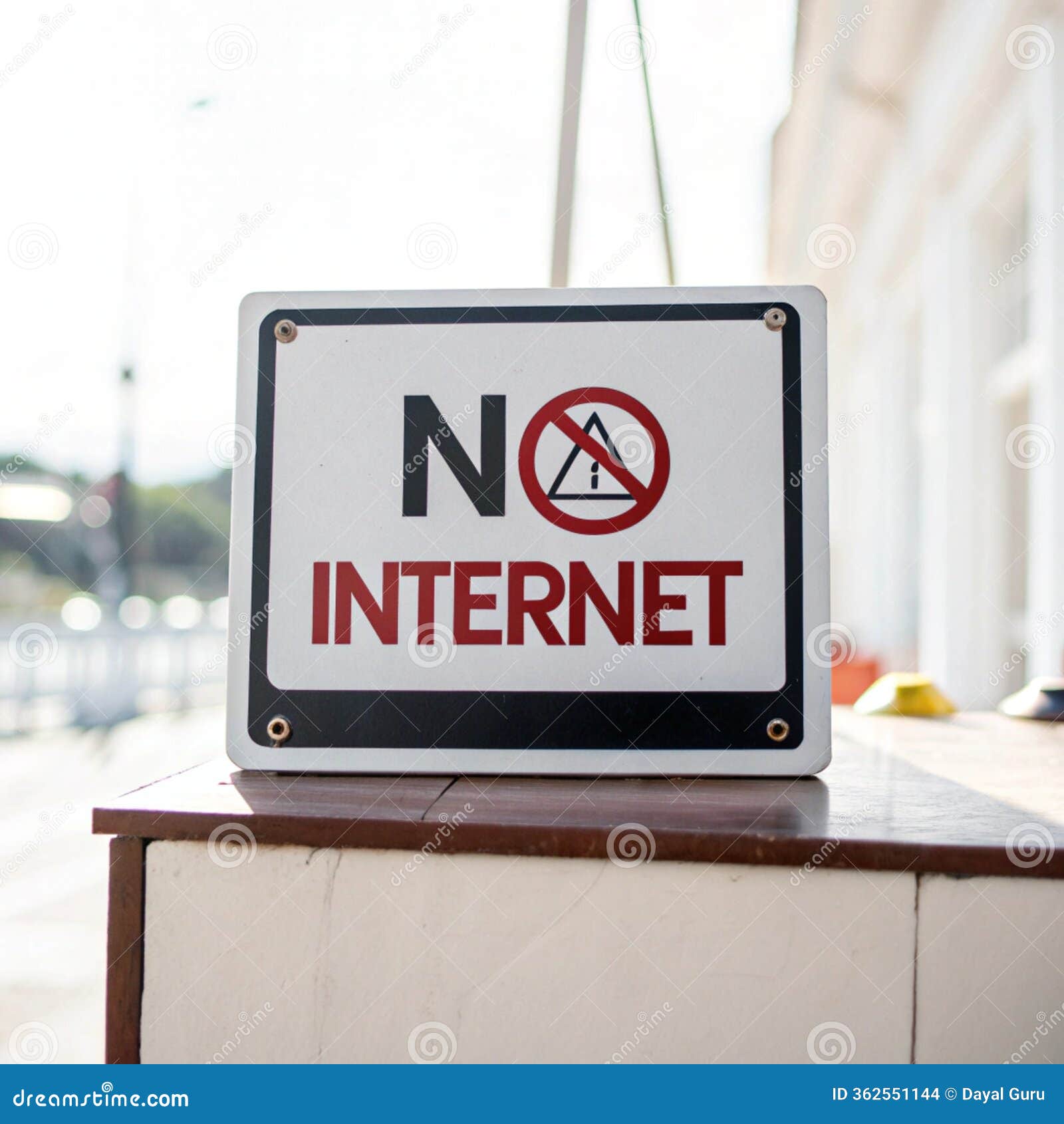 No Internet Sign Isolated on White Background Stock Illustration ...