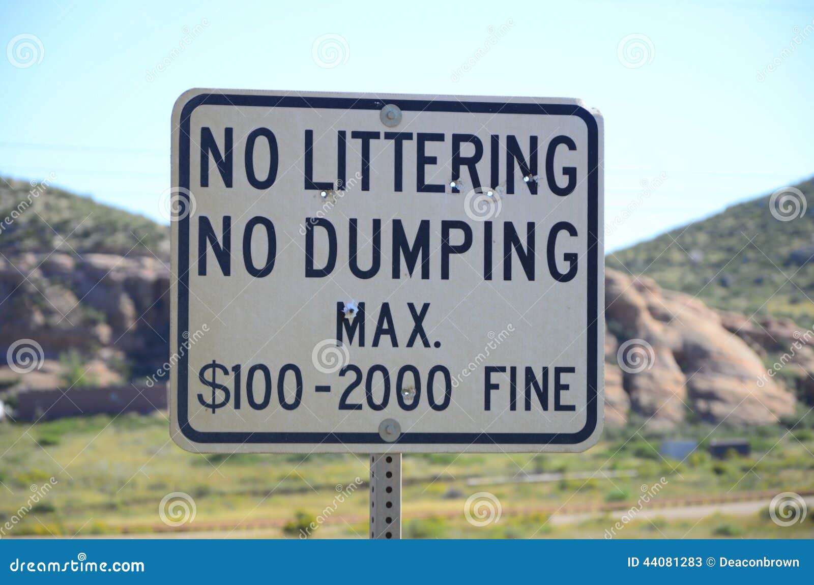 NO LITTERING NO DUMPING stock image. Image of government - 44081283