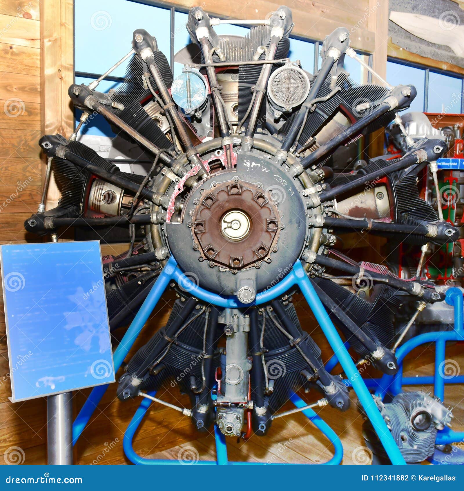 Radial engine editorial photography. Image of airplane - 112341882