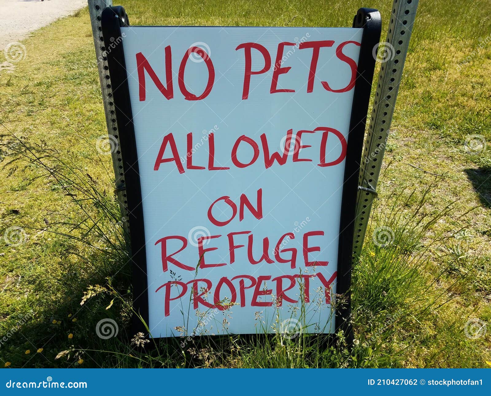 No Pets Allowed on Refuge Property Sign Stock Photo - Image of sign ...