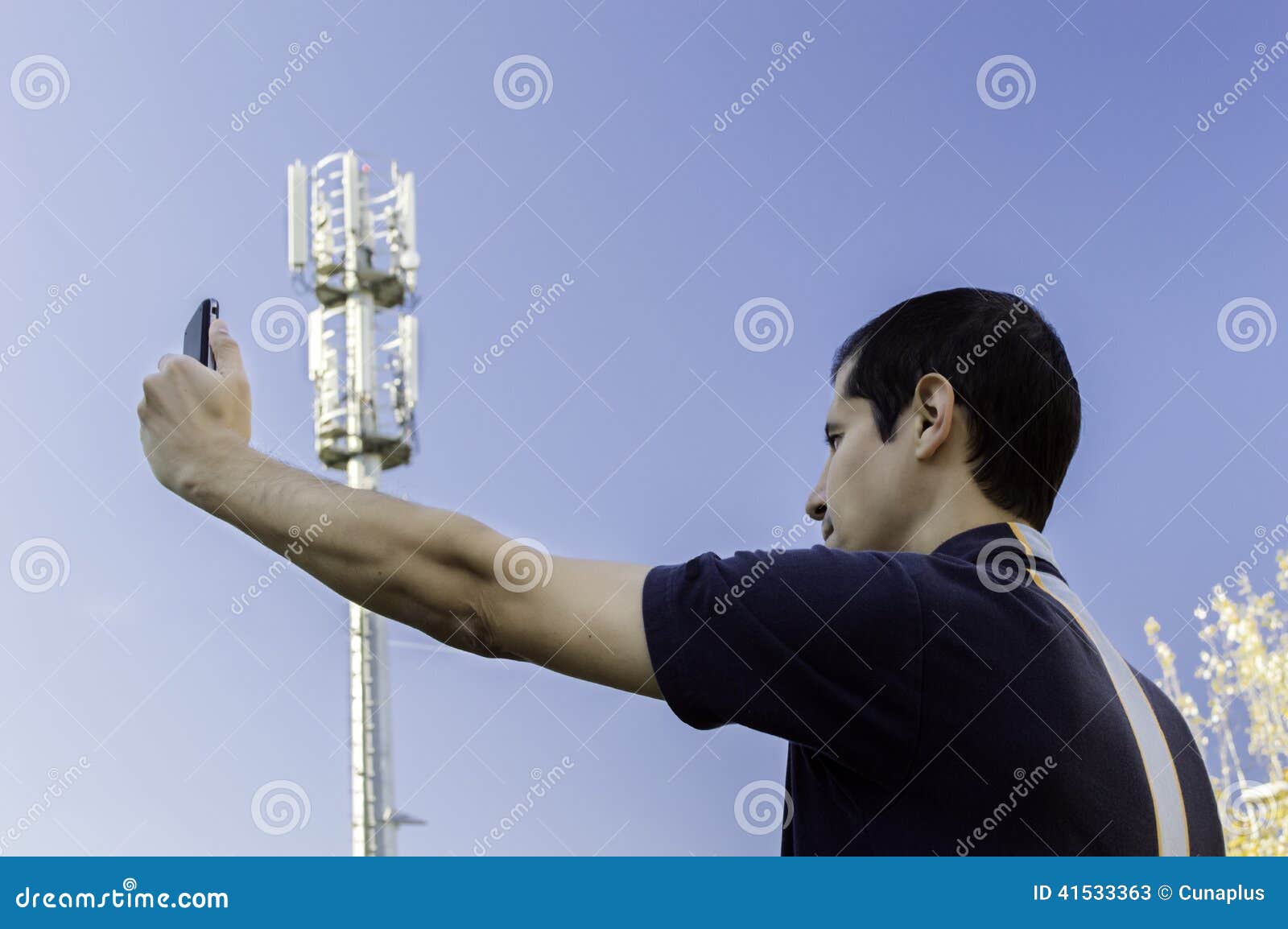 No signal stock image. Image of microwave, remote, hand - 41533363