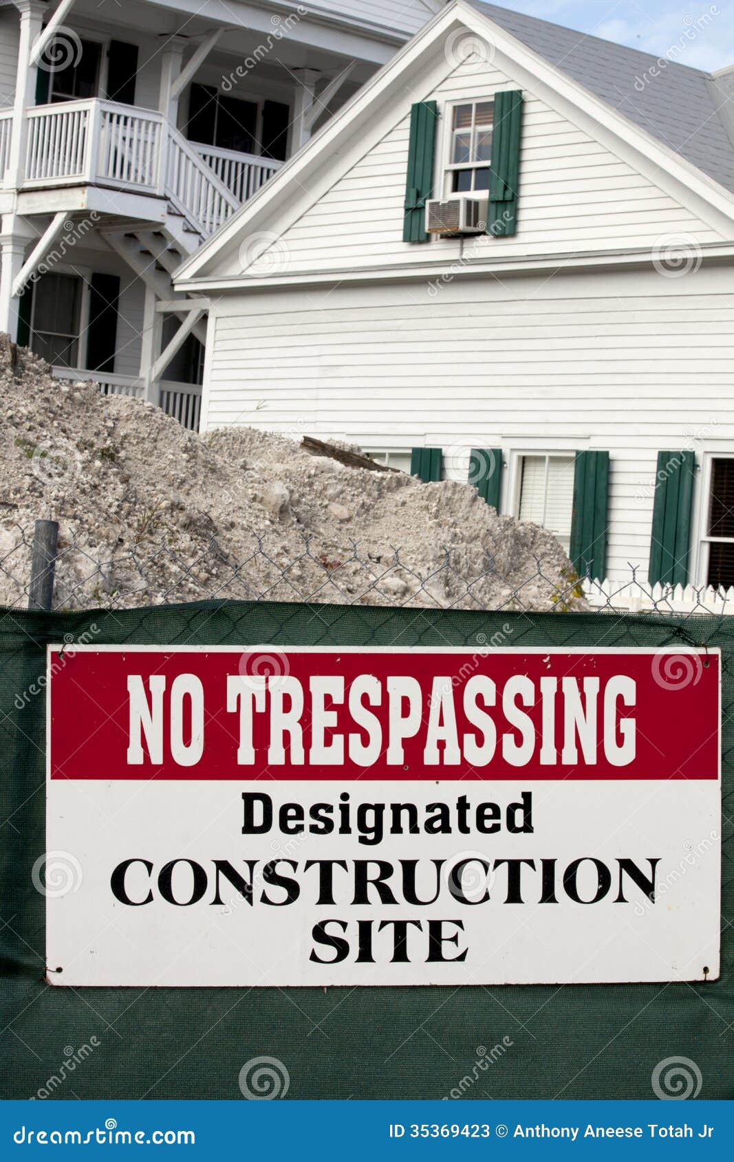 No Trespassing - Construction Site Stock Image - Image of trespassing ...