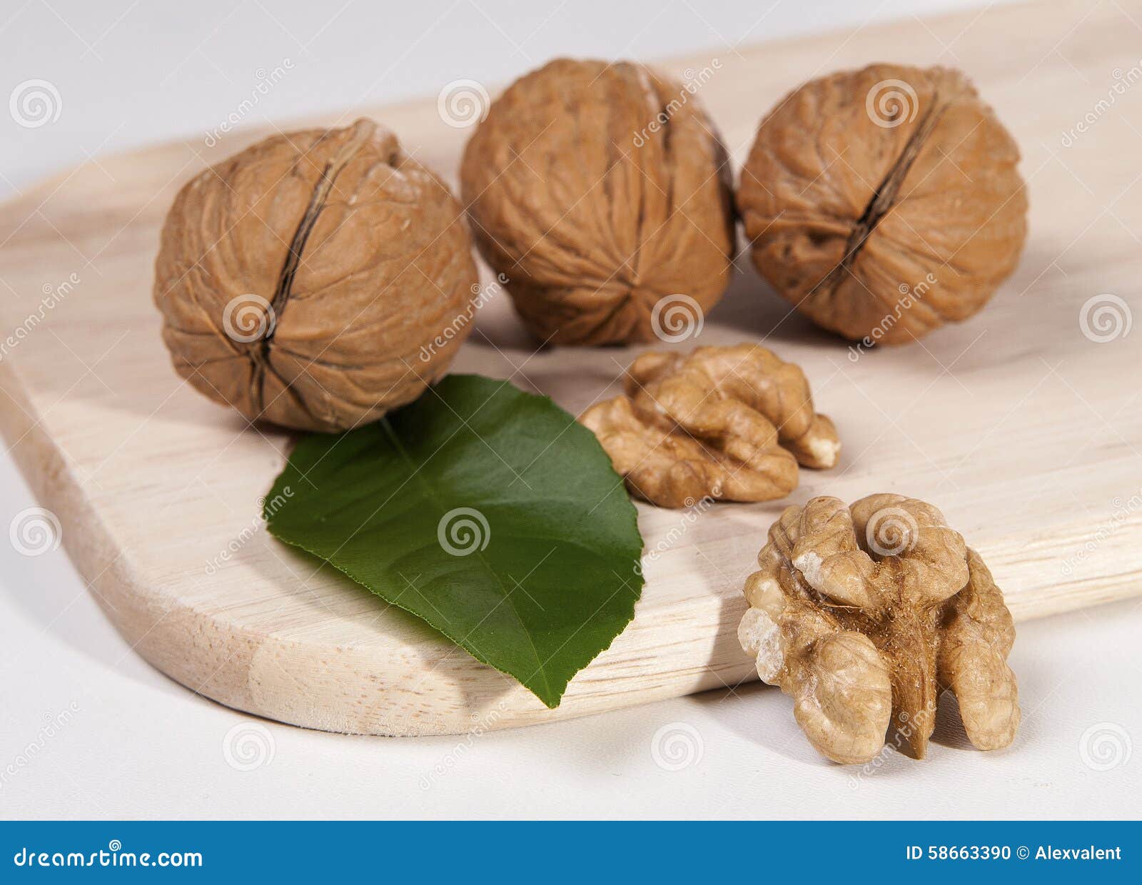 Noce fotografia stock. Immagine di saporito, marrone - 58663390