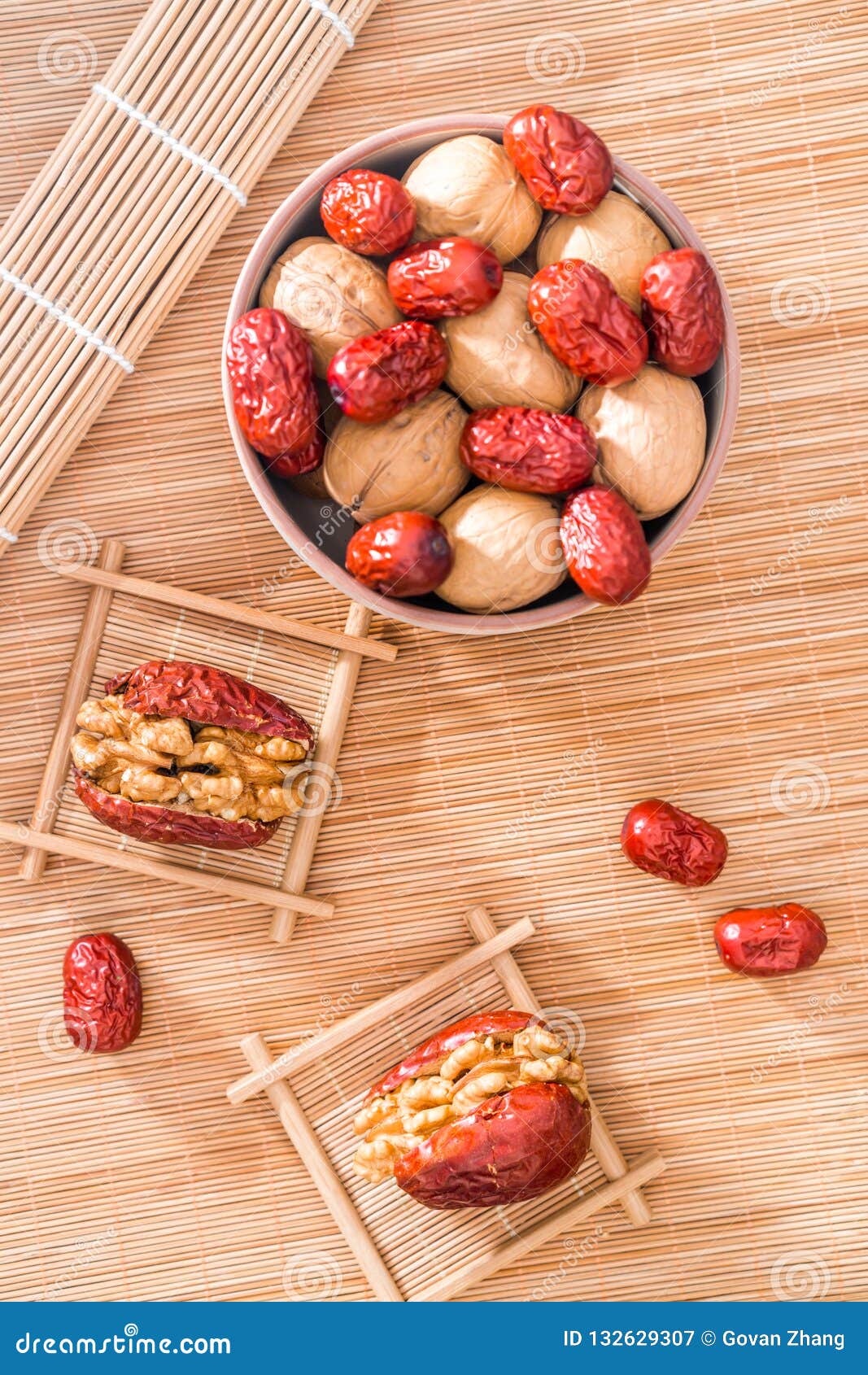 Noce Della Giuggiola E Giuggiola Immagine Stock - Immagine di ...