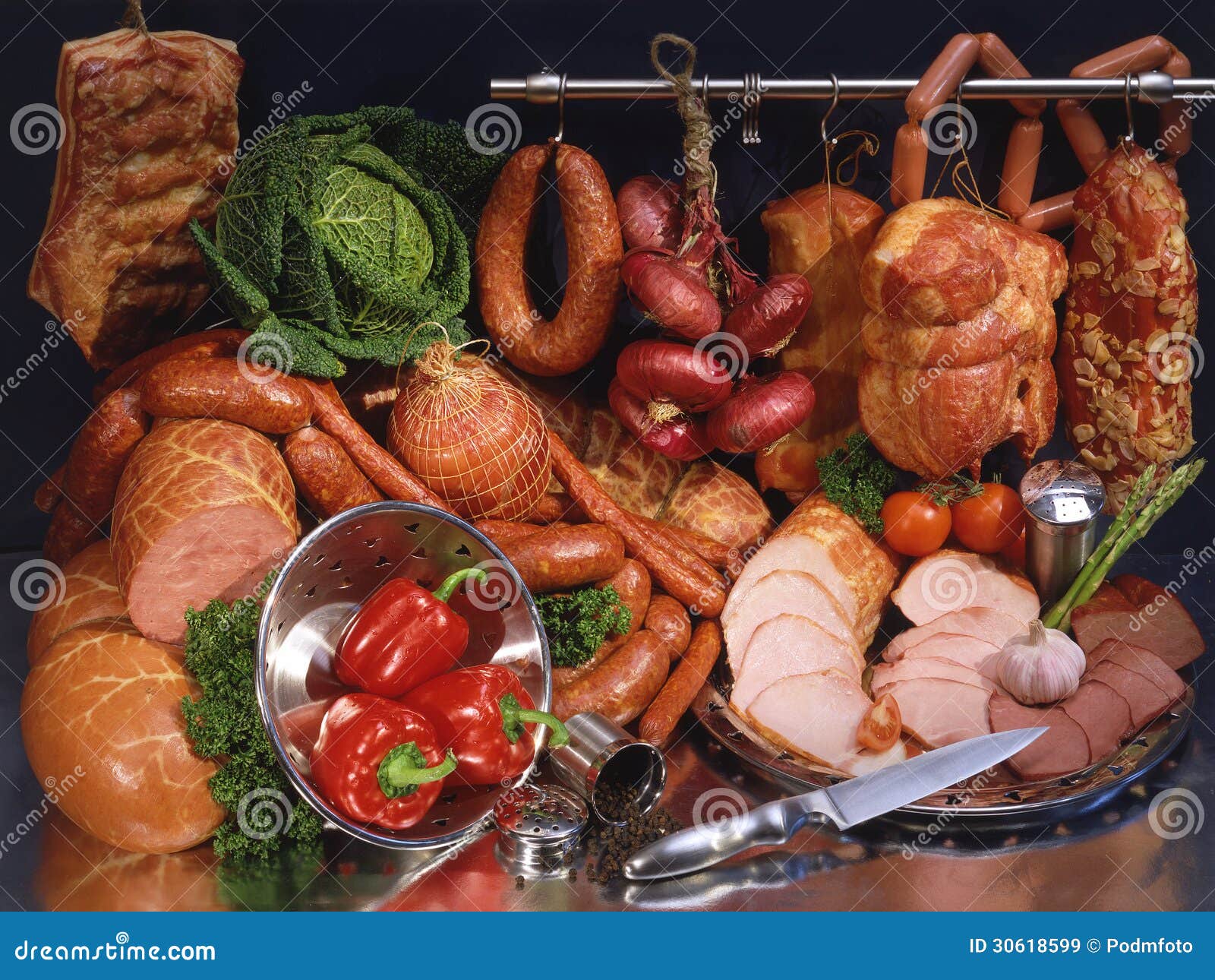 Noch Fleisch und Wurst stockbild. Bild von schatten, kompliziert - 30618599