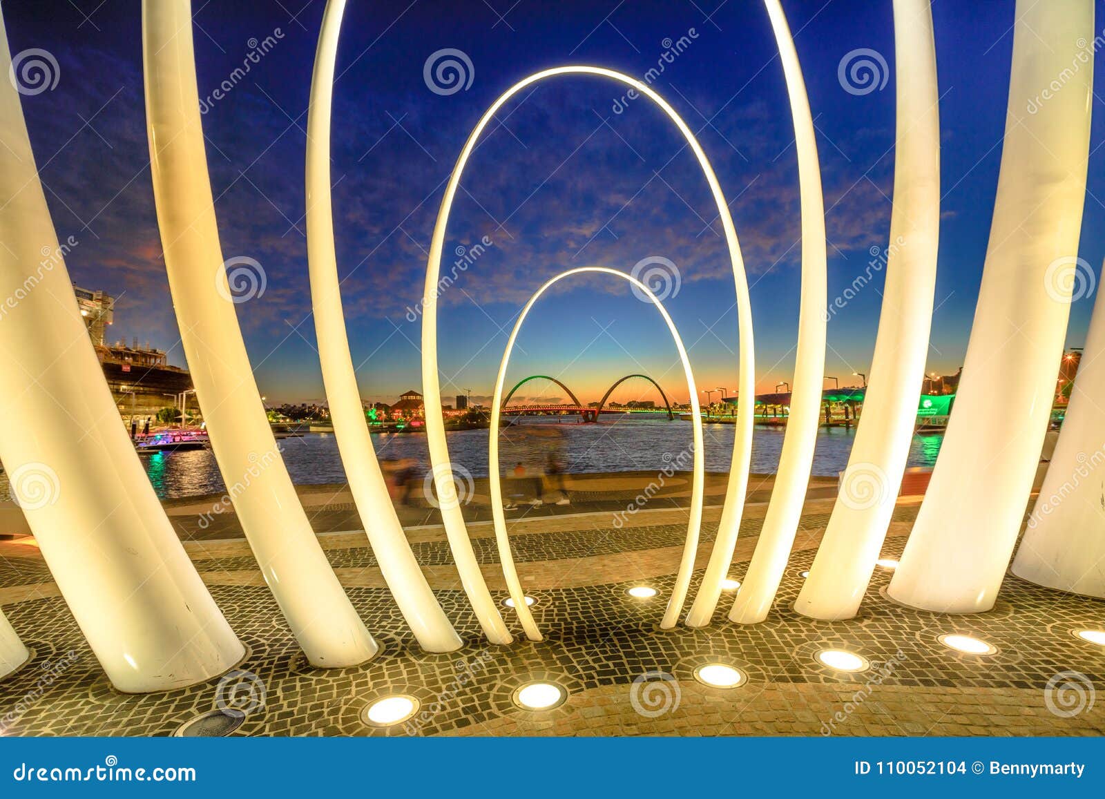 Noche De La Escultura De Spanda Imagen de archivo editorial - Imagen de ...