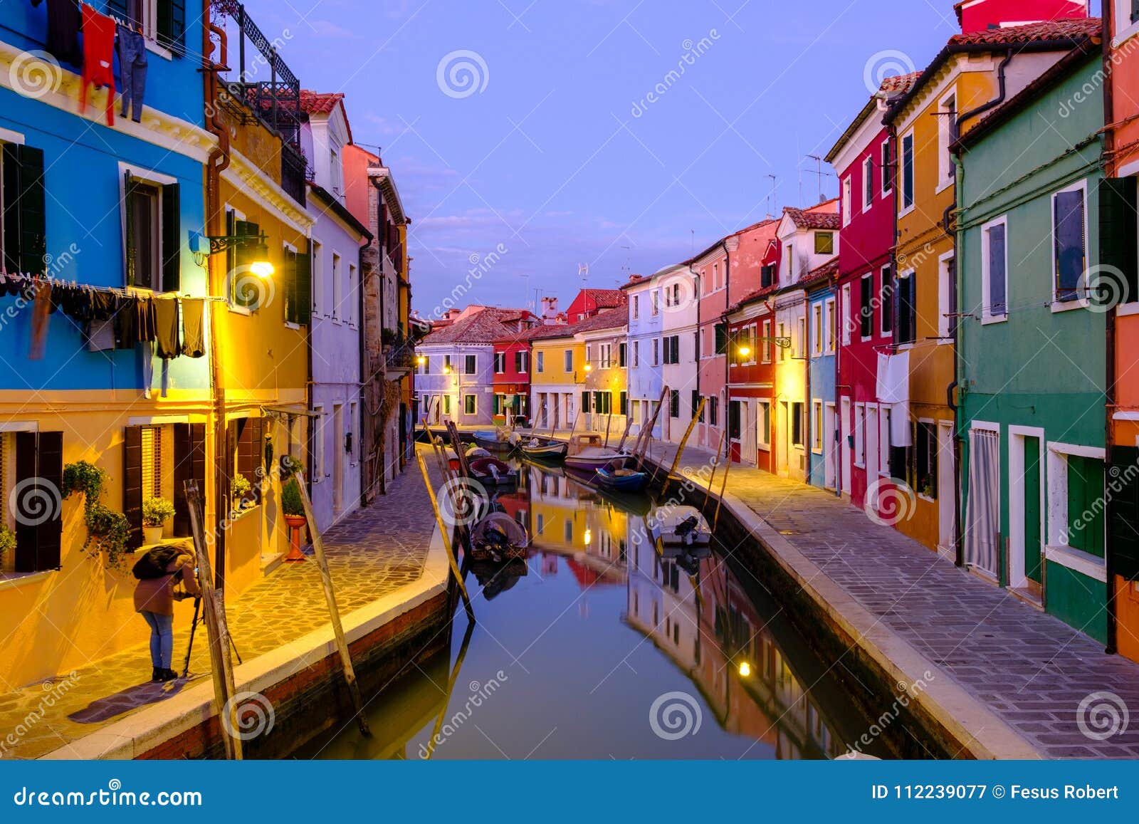 Noche en la isla de Burano imagen de archivo. Imagen de verano - 112239077