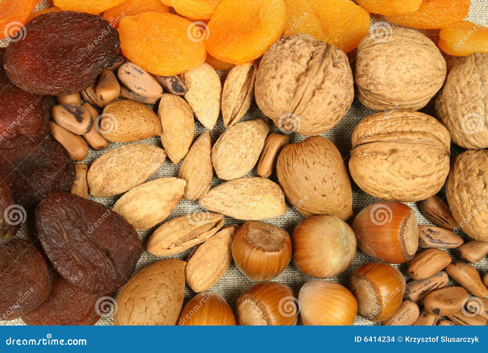 Noci e frutta secca fotografia stock. Immagine di alimento - 6414234