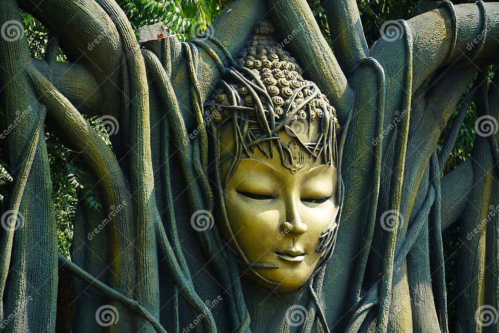 Beautiful Tree Structured Buddha Idol at Noida Entry Gate Editorial ...