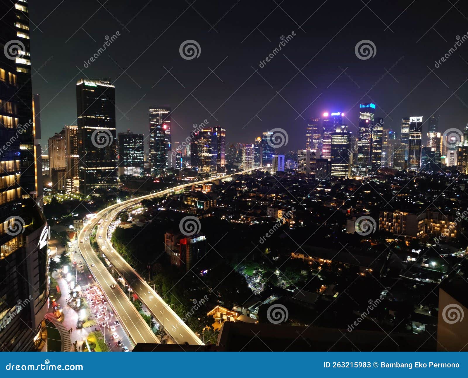 Noite Da Cidade De Jacarta Paisagem Luminosa Imagem de Stock - Imagem ...