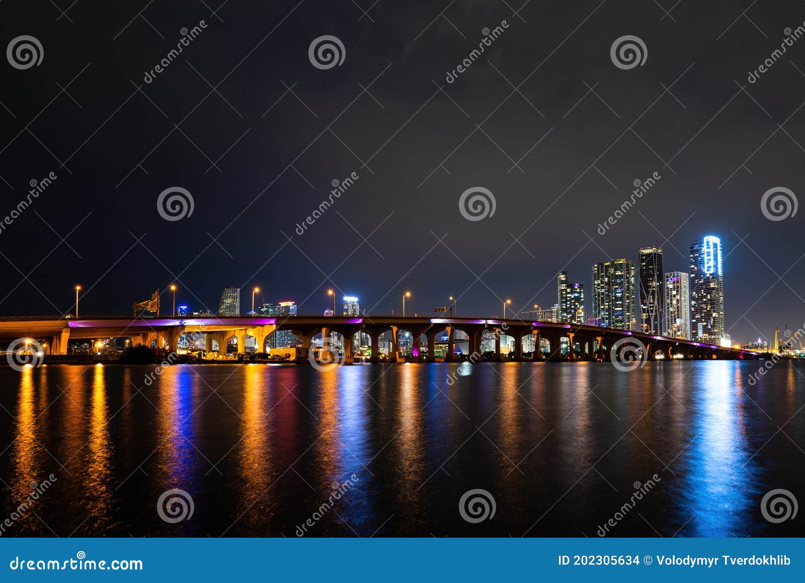 Noite Da Cidade De Miami. Miami Florida Usa No Centro Da Cidade. Foto ...