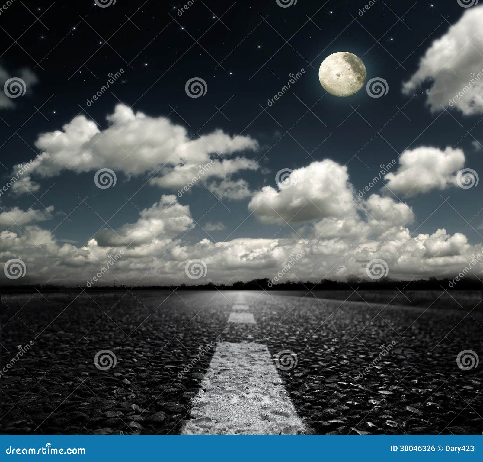 Nuvens E Lua Asfaltadas Da Estrada Rodoviária Foto de Stock - Imagem de ...