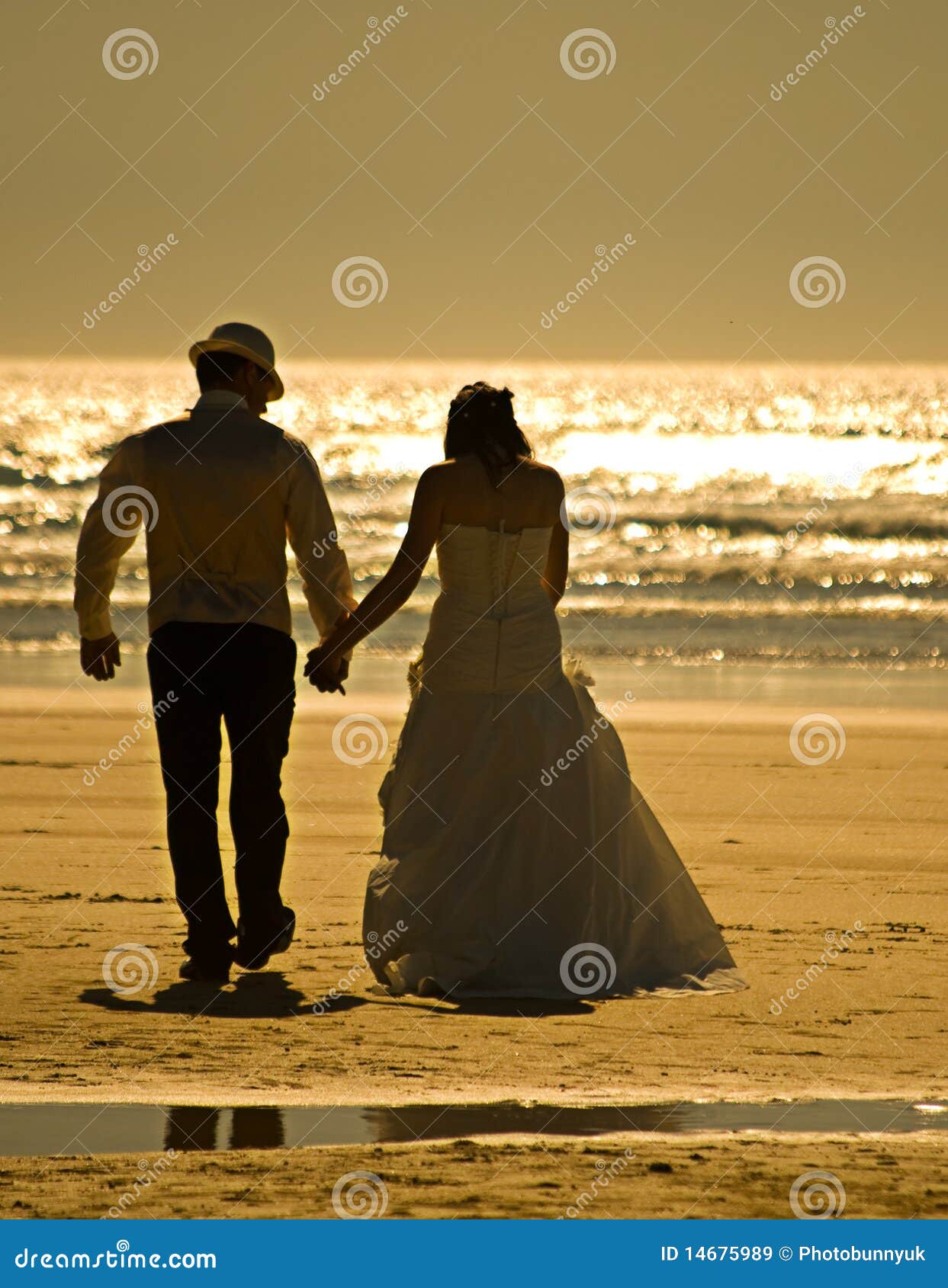 Noiva e noivo imagem de stock. Imagem de figuras, andar - 14675989