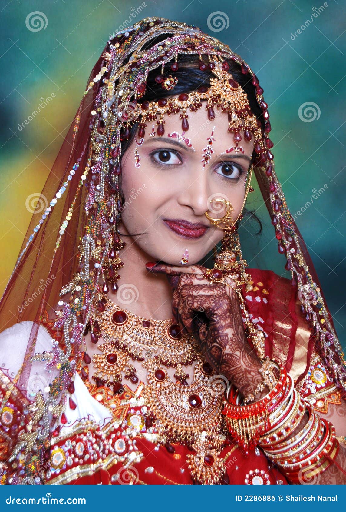 Noiva indiana brilhante. foto de stock. Imagem de lata - 2286886