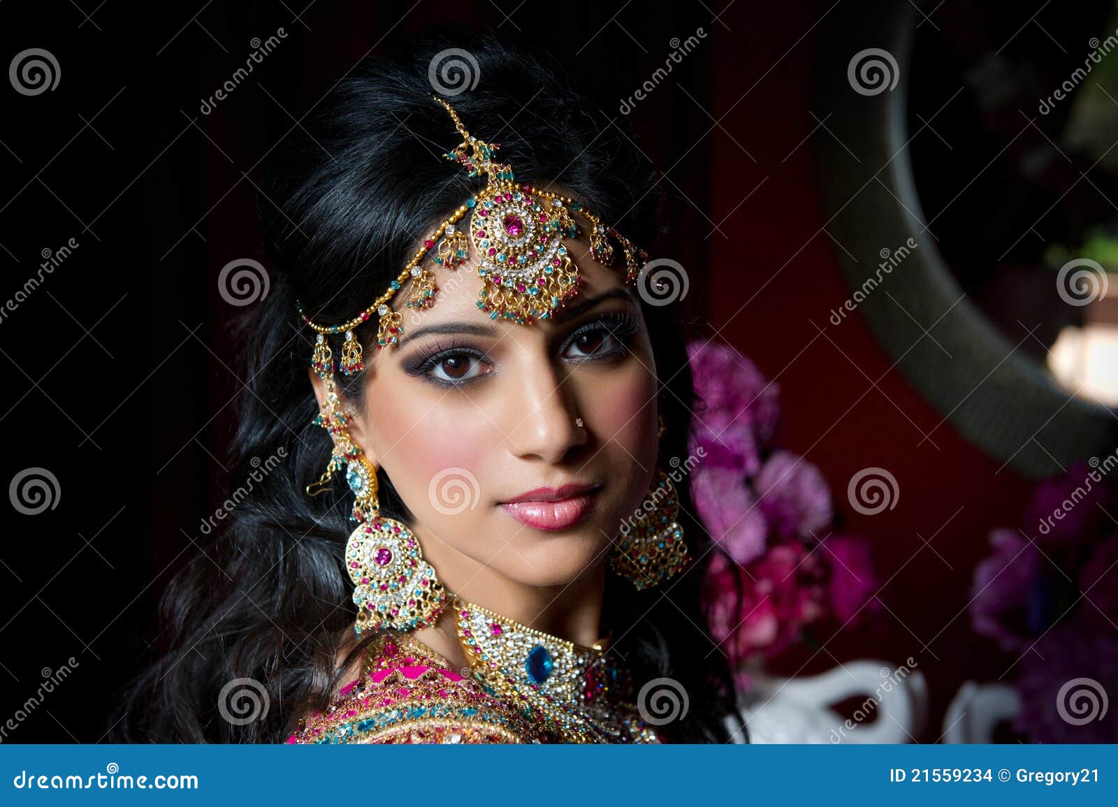 Noiva indiana lindo foto de stock. Imagem de menina, corpo - 21559234