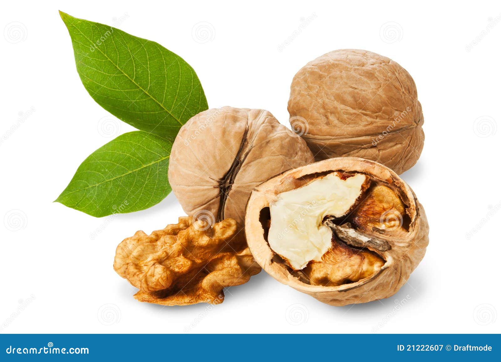 Noix image stock. Image du nutshell, petit, pile, ouvert - 21222607