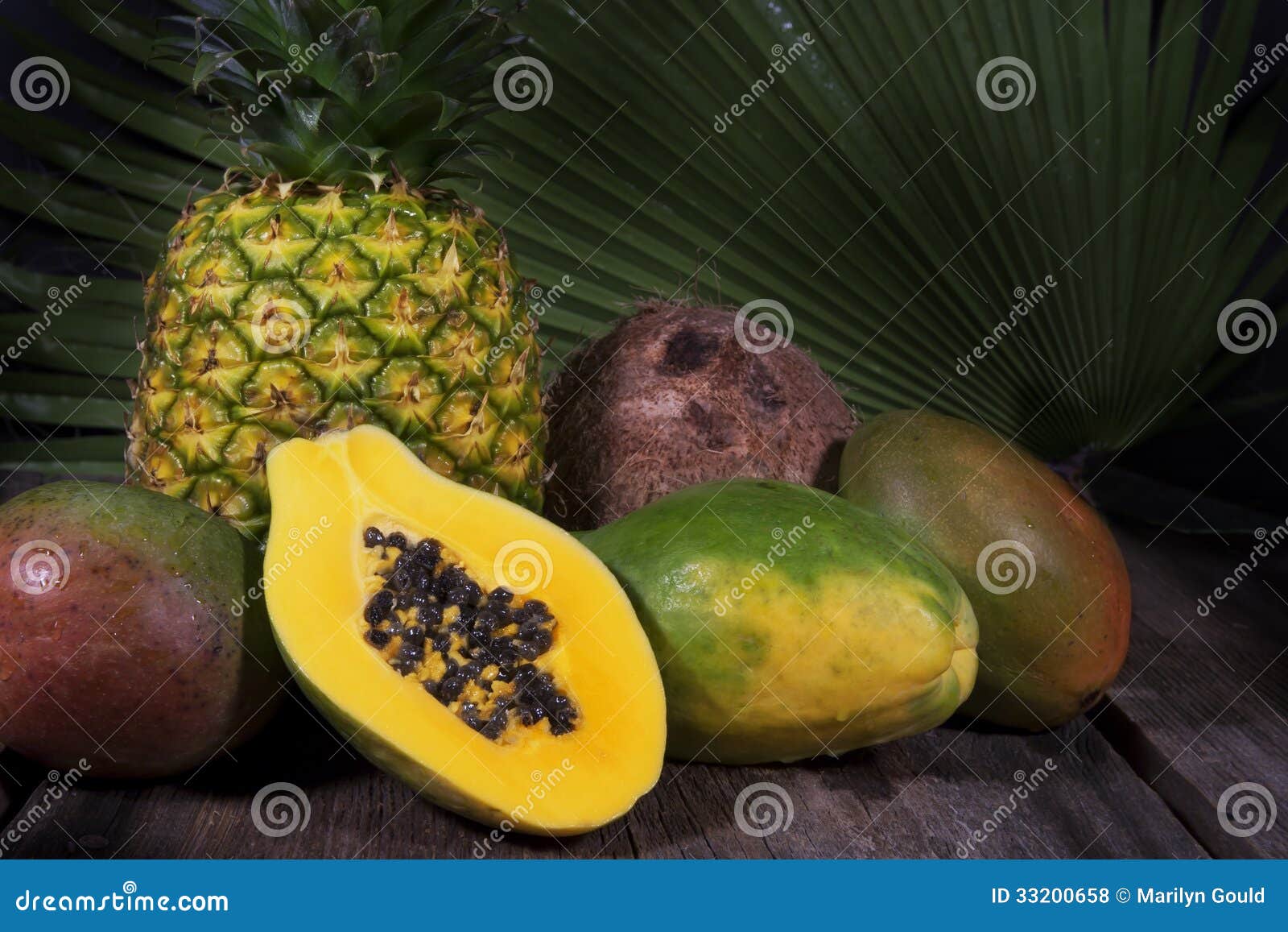 Noix De Coco D'ananas De Mangues De Papaye Photo stock - Image du ...