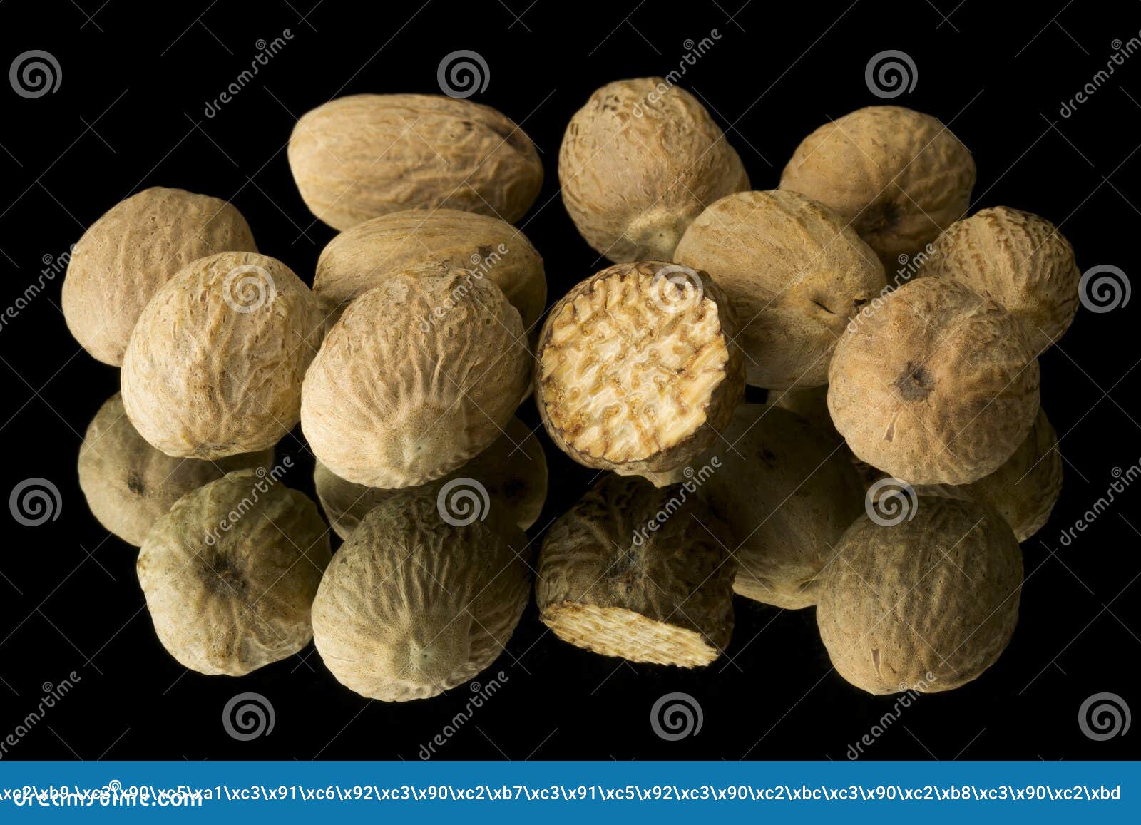 Noix de muscade photo stock. Image du partie, sain, noix - 52167250