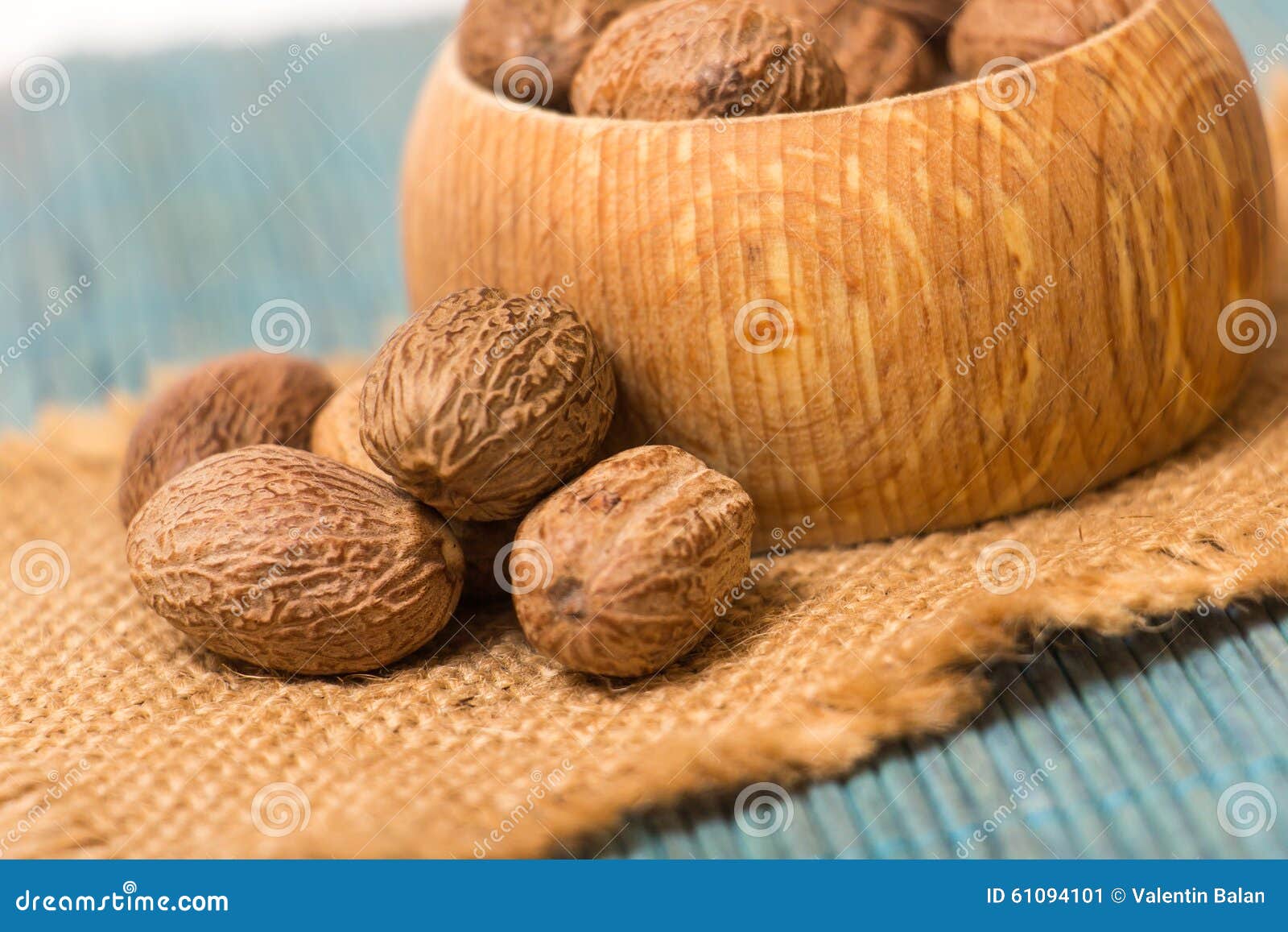 Noix de muscade image stock. Image du complètement, greater - 61094101