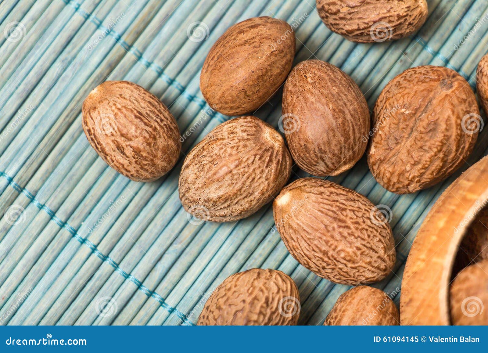 Noix de muscade image stock. Image du isolement, noix - 61094145