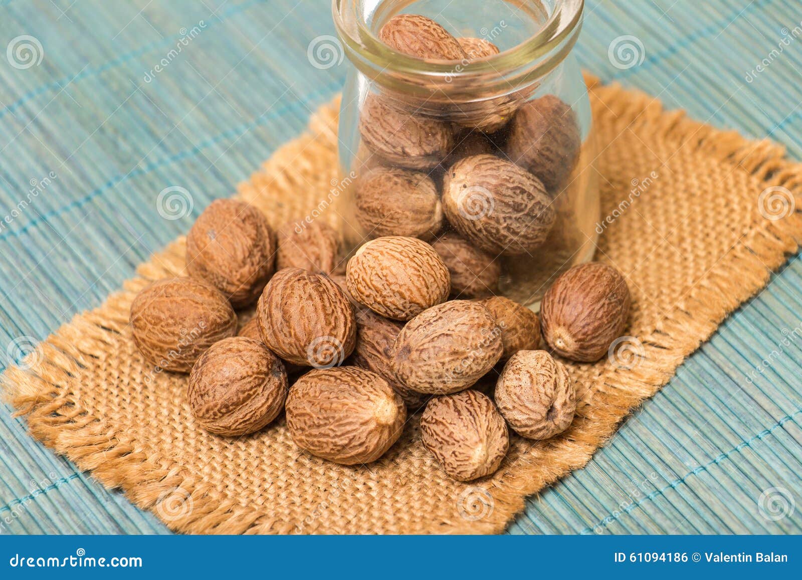 Noix de muscade photo stock. Image du herbal, assaisonnement - 61094186